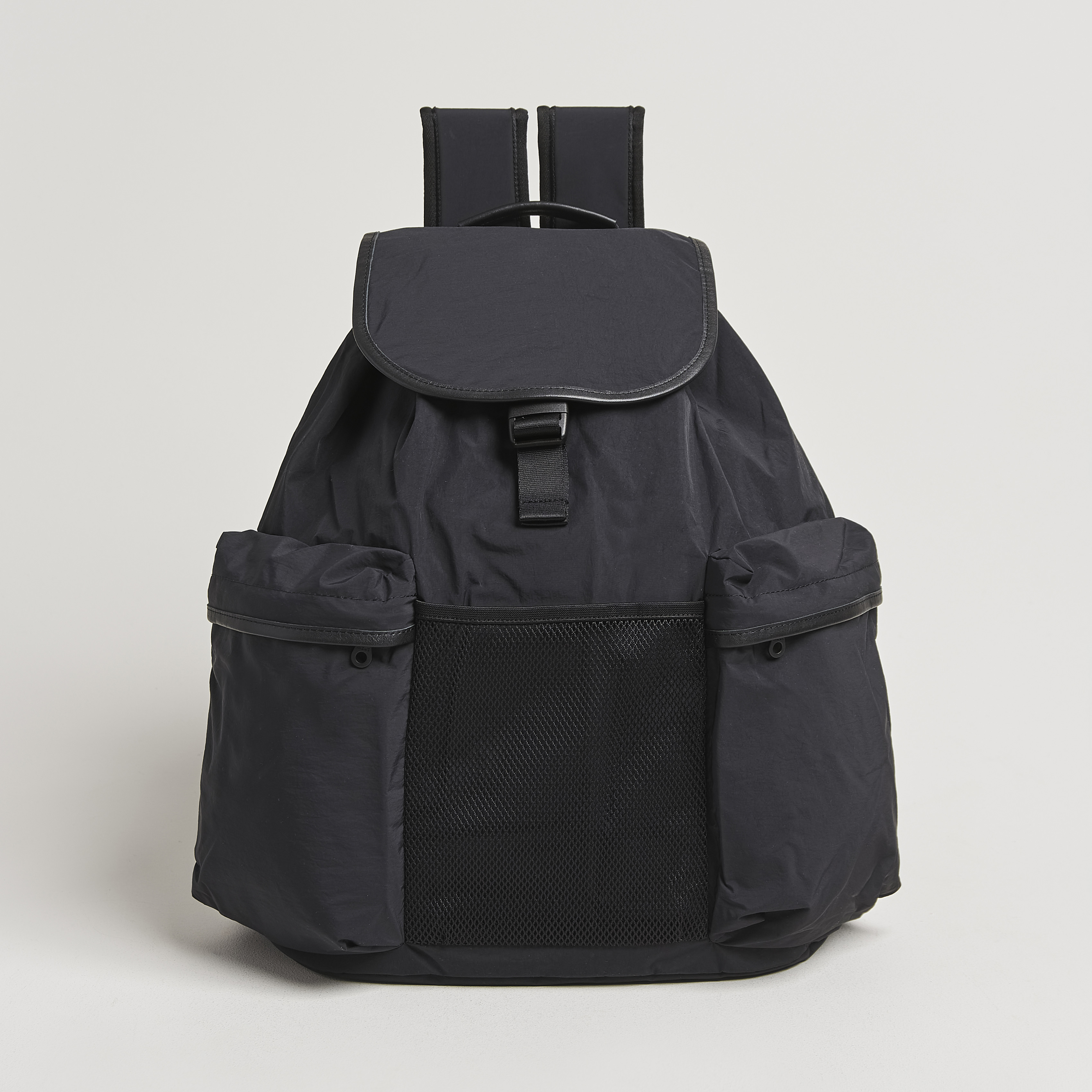 mazi untitled All Day 04 Nylon Backpack Black en CareOfCarl.es
