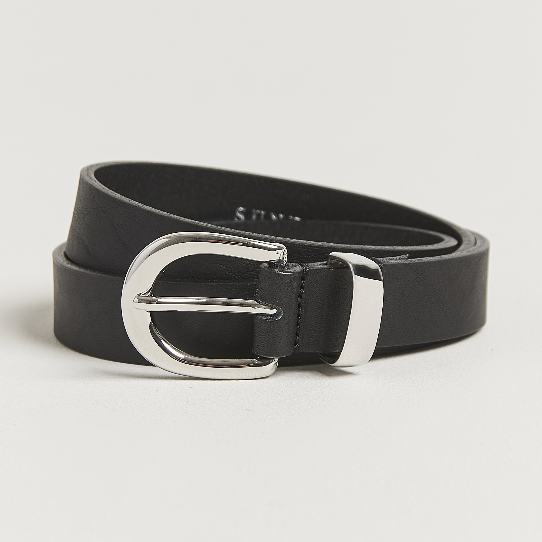 Sunflower Simple Belt Black Calf en CareOfCarl.es