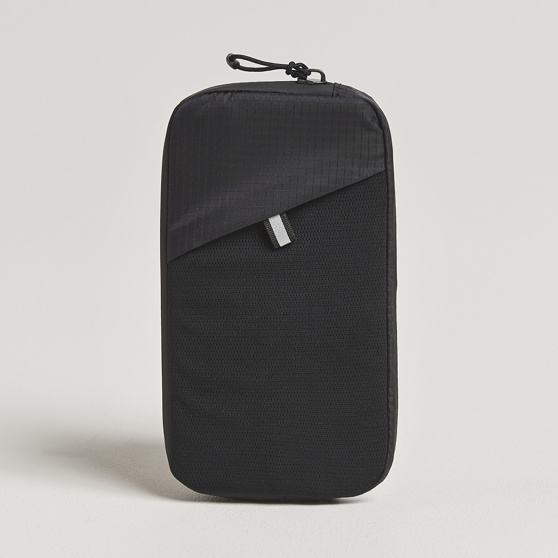 Salomon ACS Essential Case Black en CareOfCarl.es