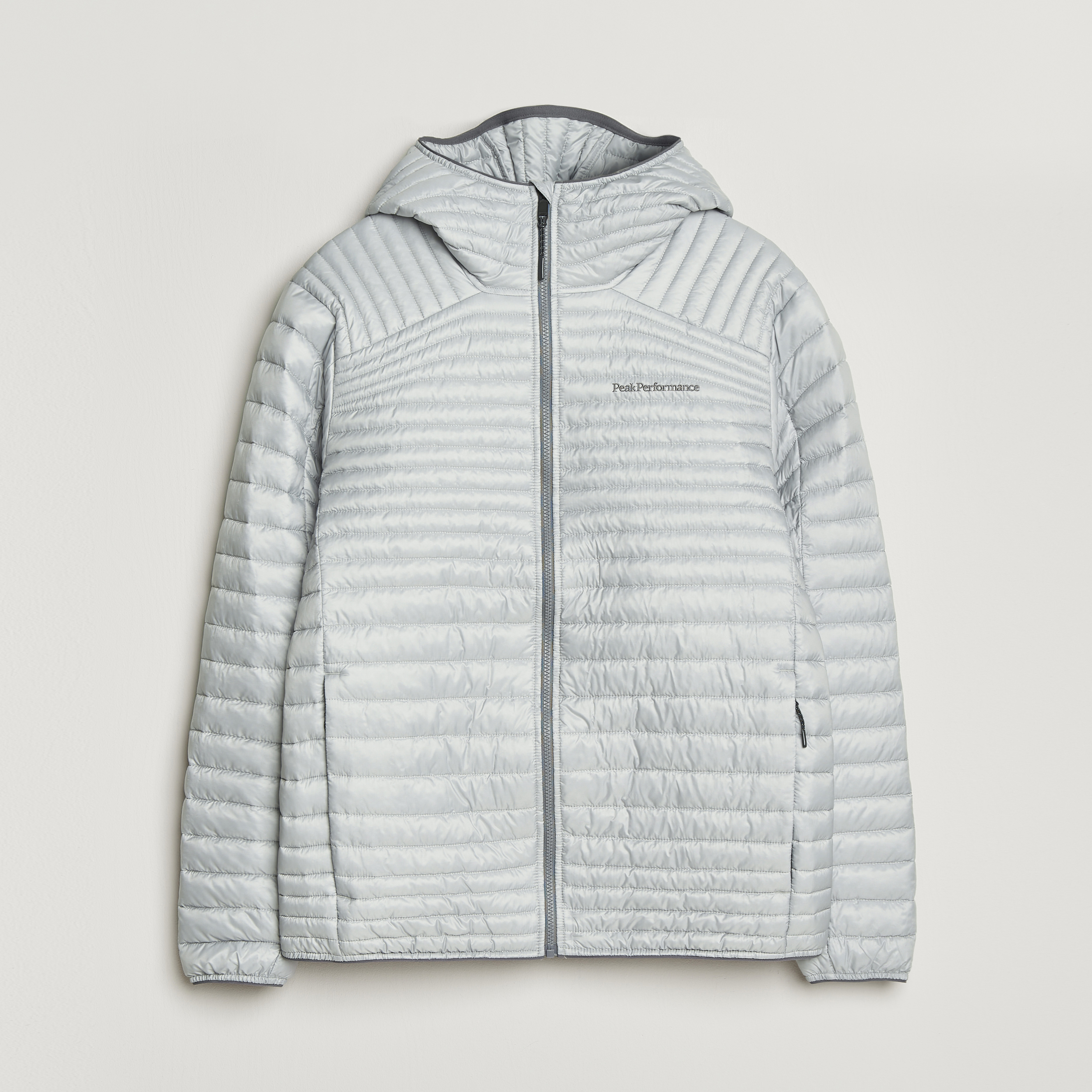 Peak Performance Monolight Insulated Hooded Jacket Summit Smoke en CareOfCa
